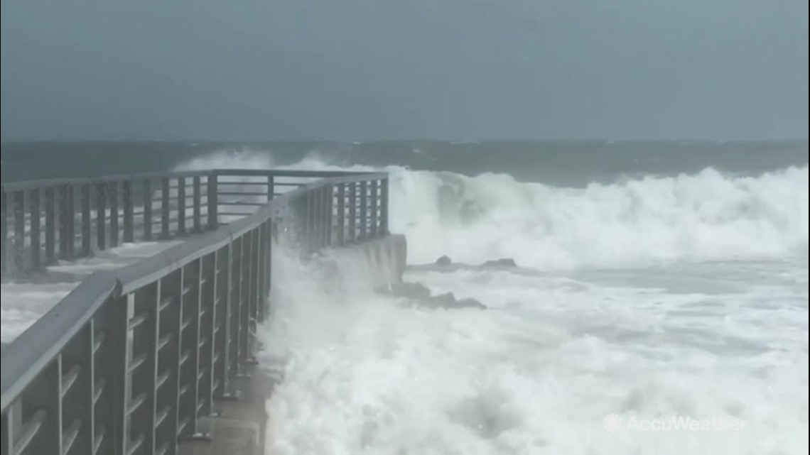 Violent waves crash into pier | cbs8.com