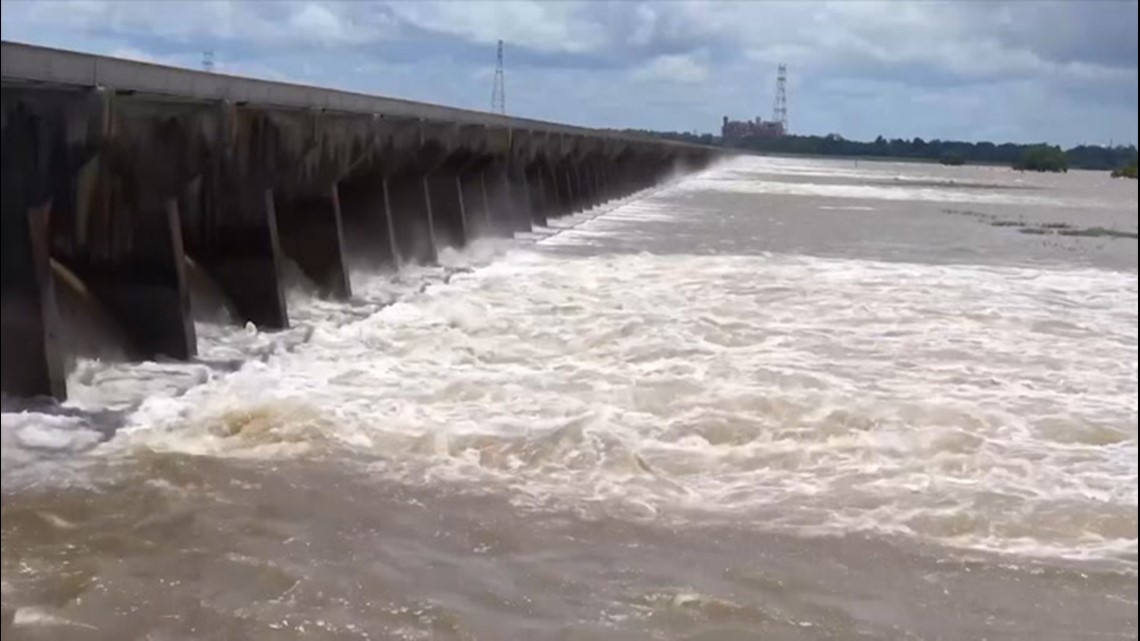 River flooding overlapping with COVID-19 crisis | cbs8.com