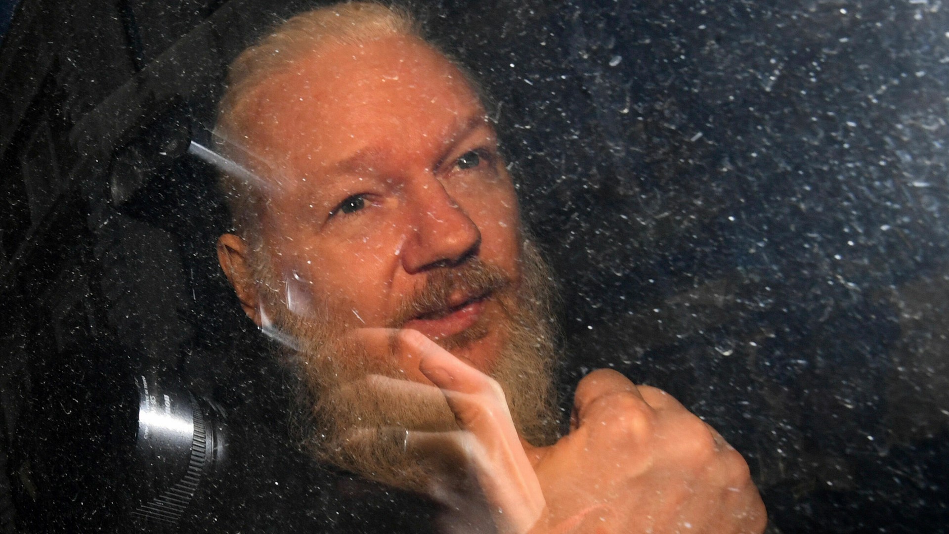 WikiLeaks' Julian Assange arrested in London, faces US charge | cbs8.com
