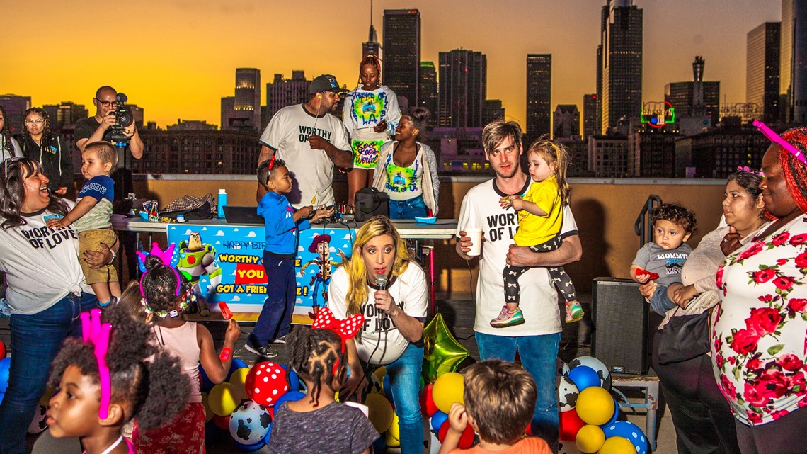 Couple throws birthday parties for homeless kids in Skid Row | cbs8.com