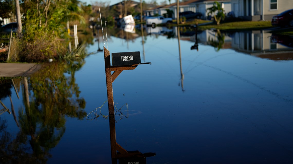 Hurricane Ian's aftermath in poor Florida neighborhood | cbs8.com