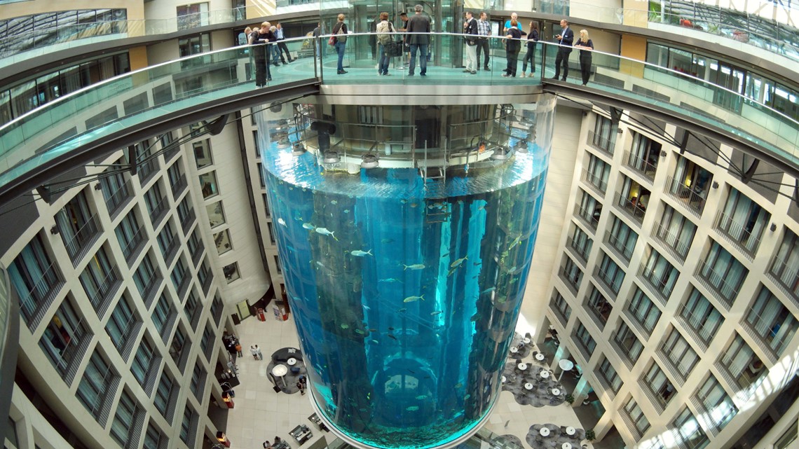 AquaDom aquarium, world's largest, bursts in Berlin | cbs8.com