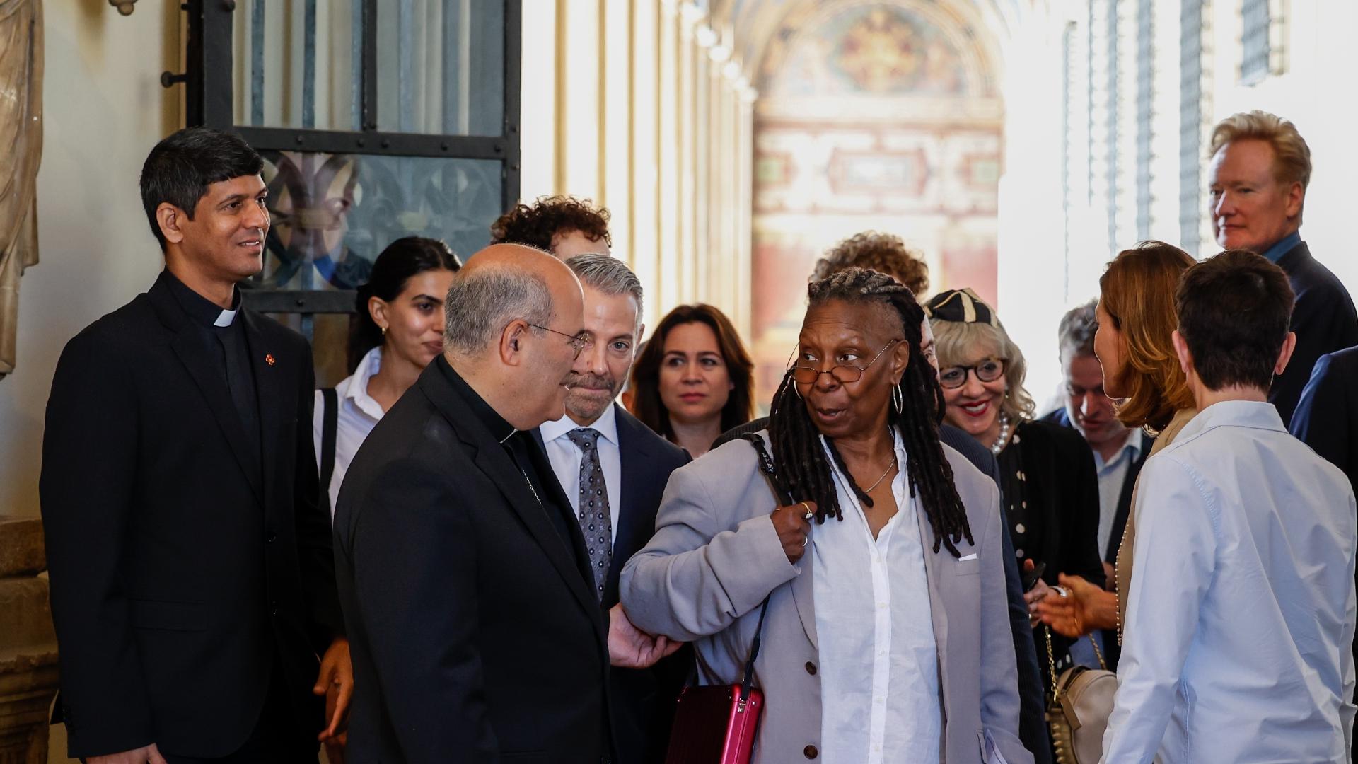 Pope meets comedians including Chris Rock and Conan O'Brien | cbs8.com