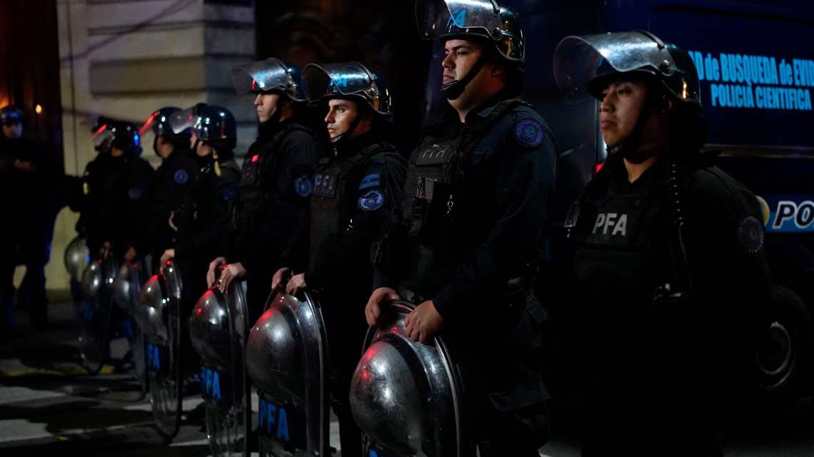 Attempted assassination of Argentina's VP fails after gun misfire ...