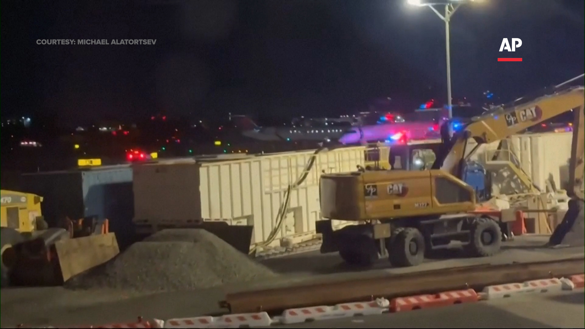 Delta jets collide on LaGuardia New York airport taxiway | cbs8.com