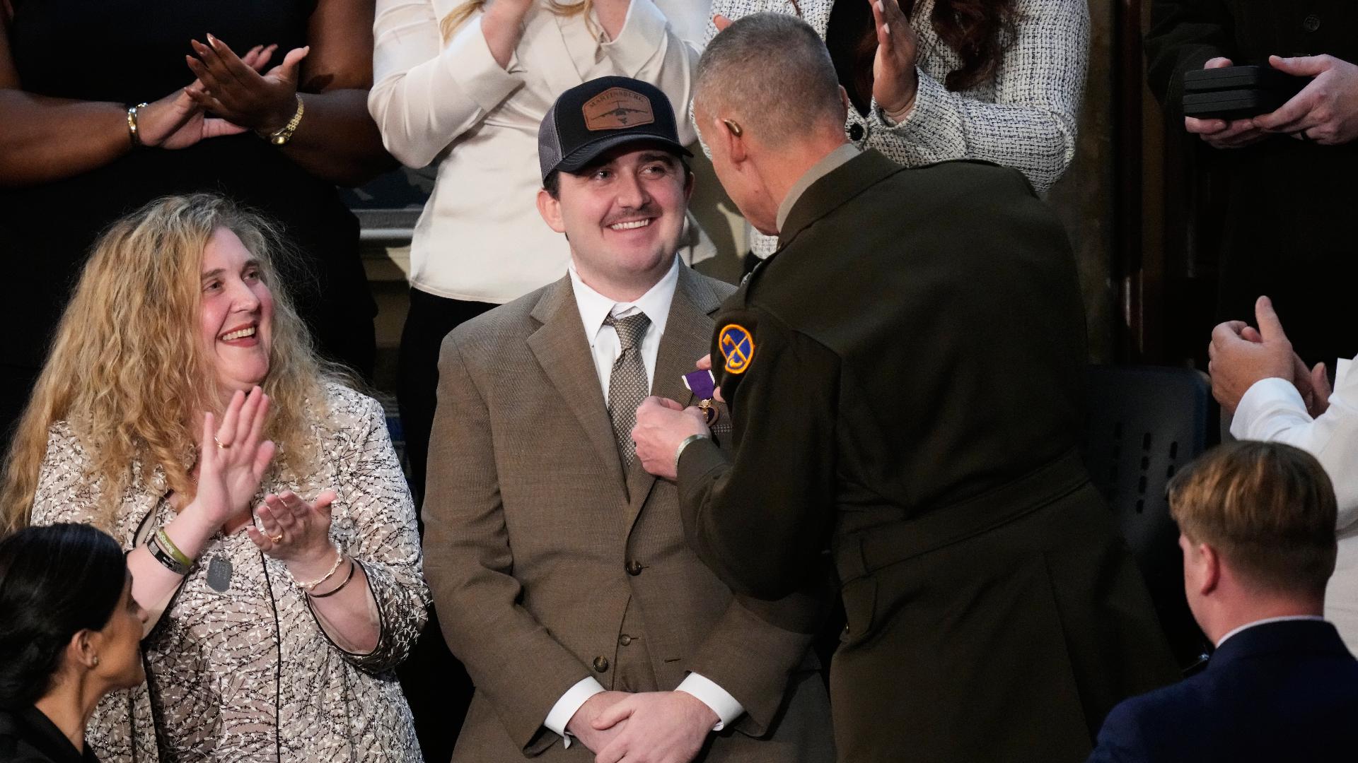 Trump awards National Guard shooting victims Purple Hearts during State ...