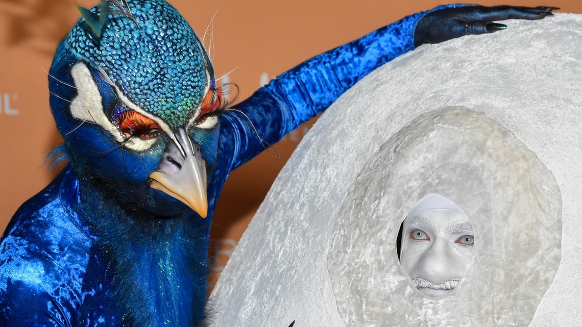 Heidi Klum Halloween 2023: See her giant peacock costume | cbs8.com
