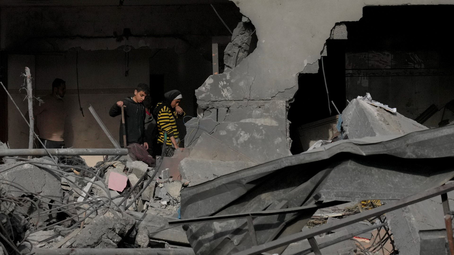 Heavy fighting across Gaza as Israel pressed ahead with offensive ...