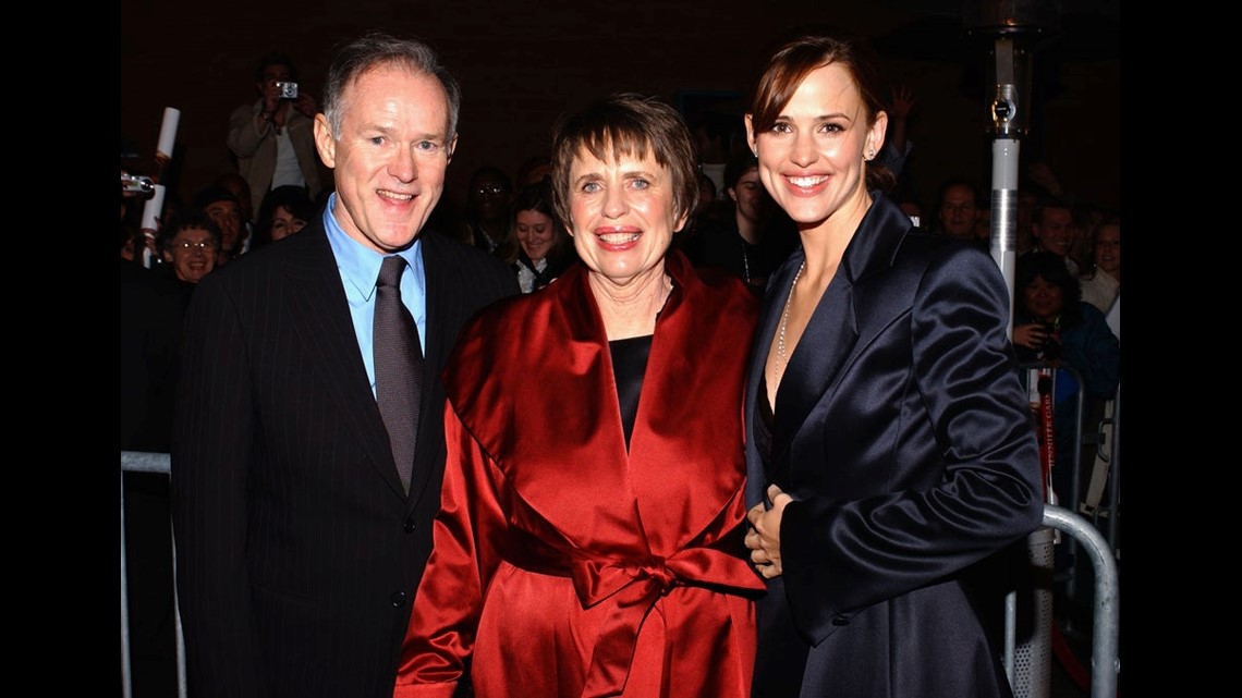 Jennifer Garner Mourns Death of Dad William at 85: He 'Passed ...
