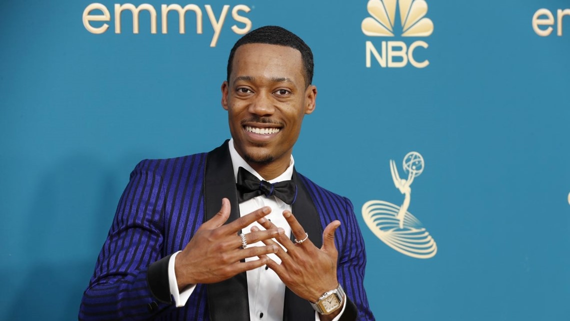 'Abbott Elementary's Tyler James Williams Flaunts His Gold Star Rapping ...
