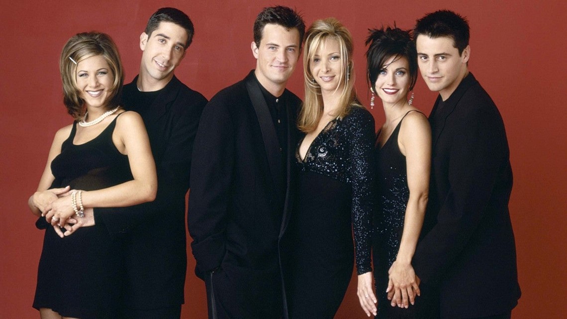 Lisa Kudrow Reveals 'Friends' Reunion Has Already 'Pre-Shot' Scenes ...