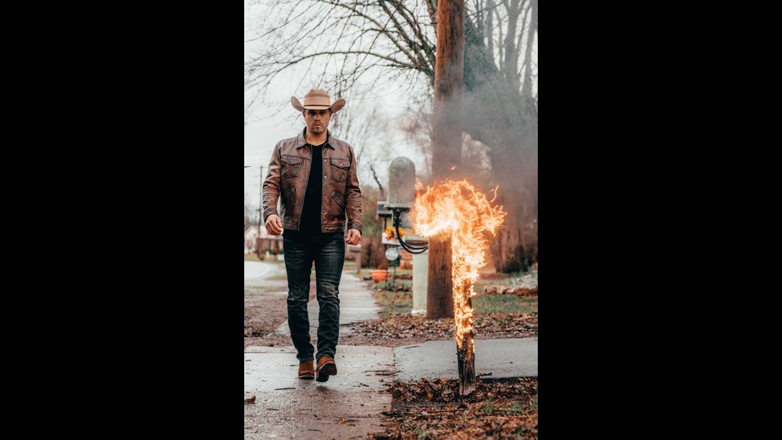Dustin Lynch Releases Trailer for Brand New 'Momma’s House' Music Video ...