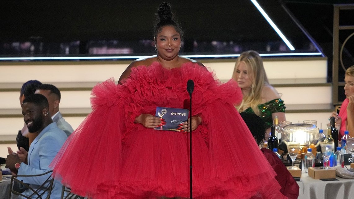 Lizzo Makes Her Debut at the 2022 Emmys in Show-Stopping Style | cbs8.com