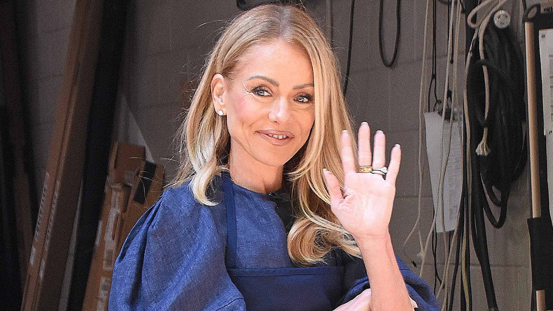 Kelly Ripa Shuts Down Claim She Got Lip Fillers -- Shares Her Makeup ...