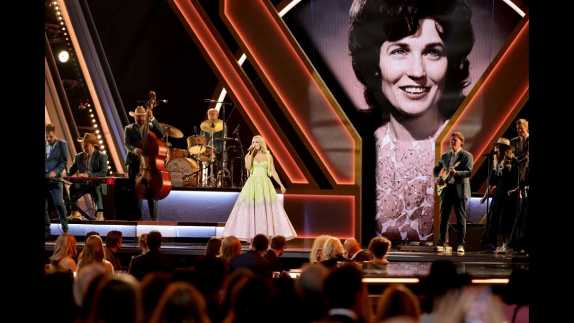 Loretta Lynn Remembered With Stunning Tribute Performance at 2022 CMA ...