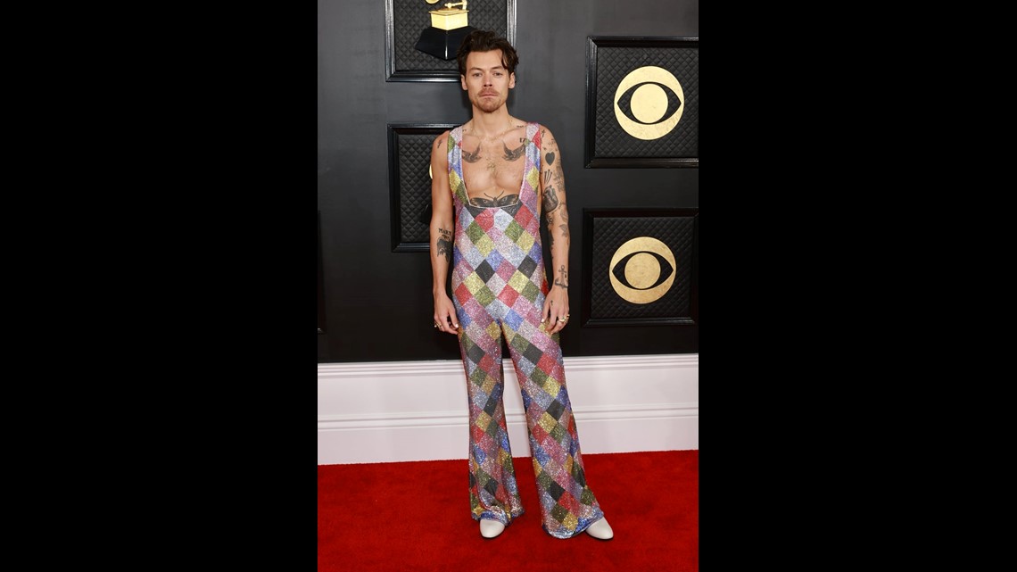 Harry Styles Hits the 2023 GRAMMYs Red Carpet in Sparkling Jumpsuit ...