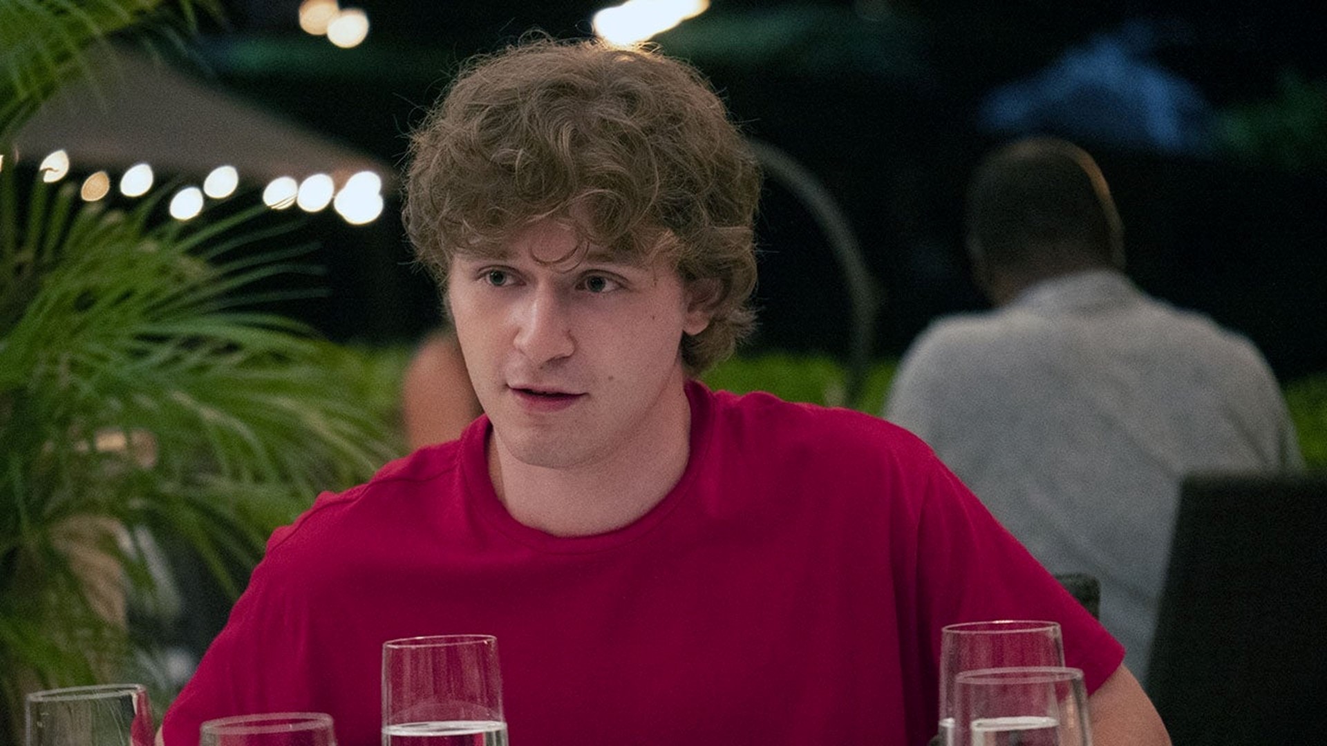 Fred Hechinger Talks 'White Lotus' Finale and Turning 21 on Set of the ...