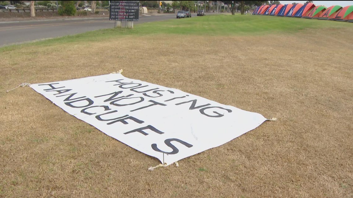 'Tent vigil' staged to bring awareness to homelessness crisis | cbs8.com