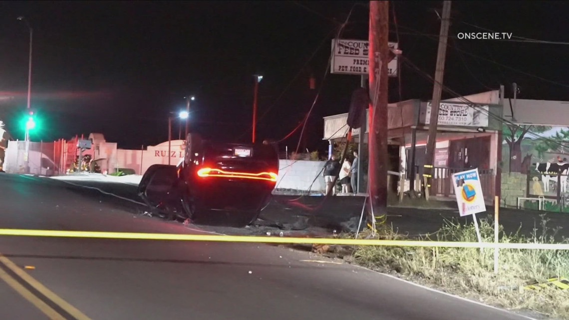 Car crashes into power lines in Vista | cbs8.com
