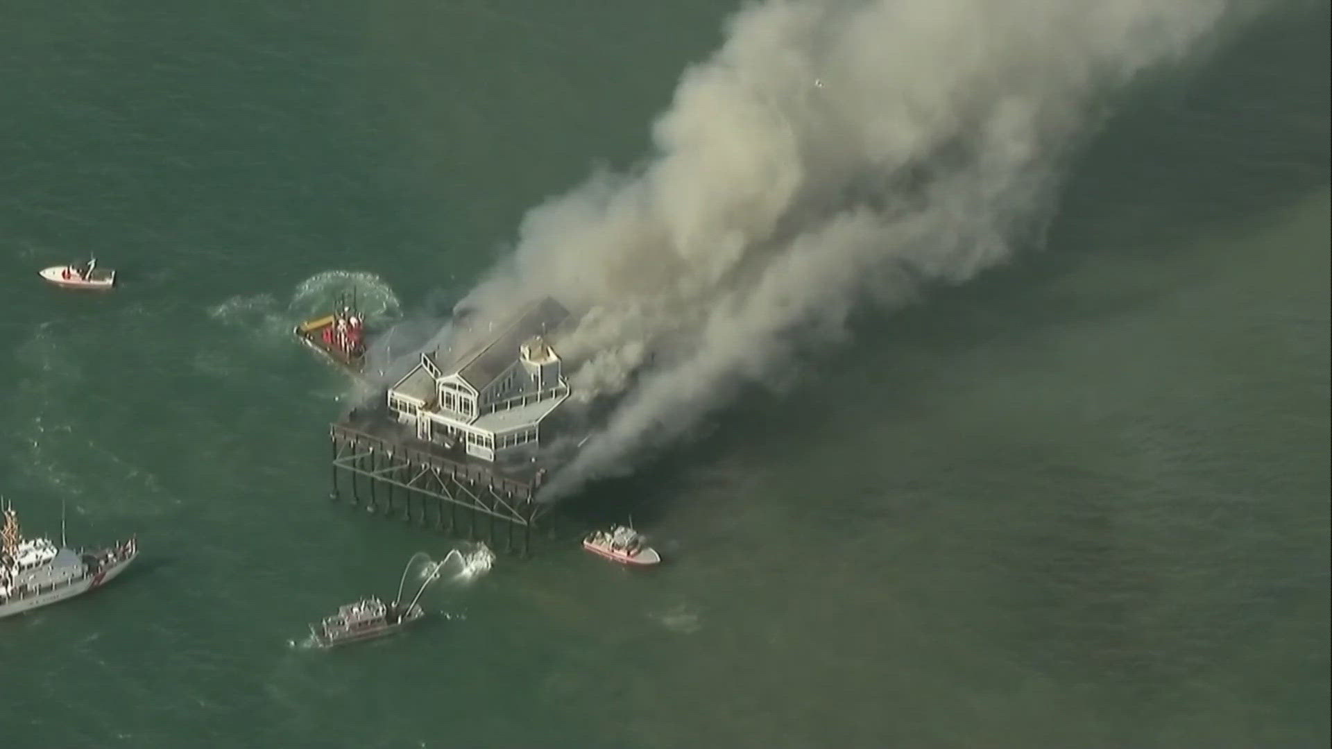 Fire erupts on Oceanside Pier creating massive smoke plume | cbs8.com