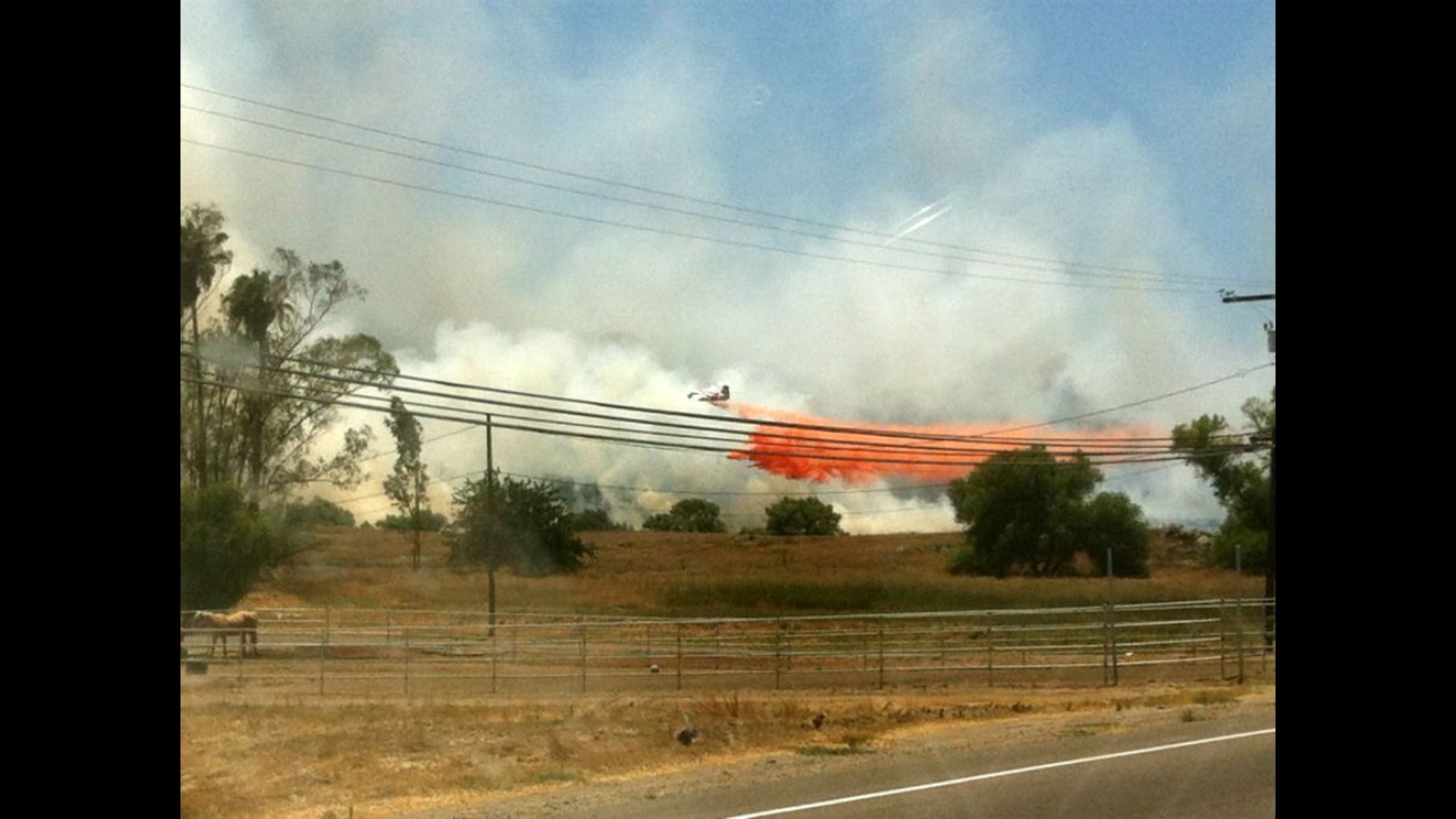 Crews battle small brush fire in Ramona | cbs8.com