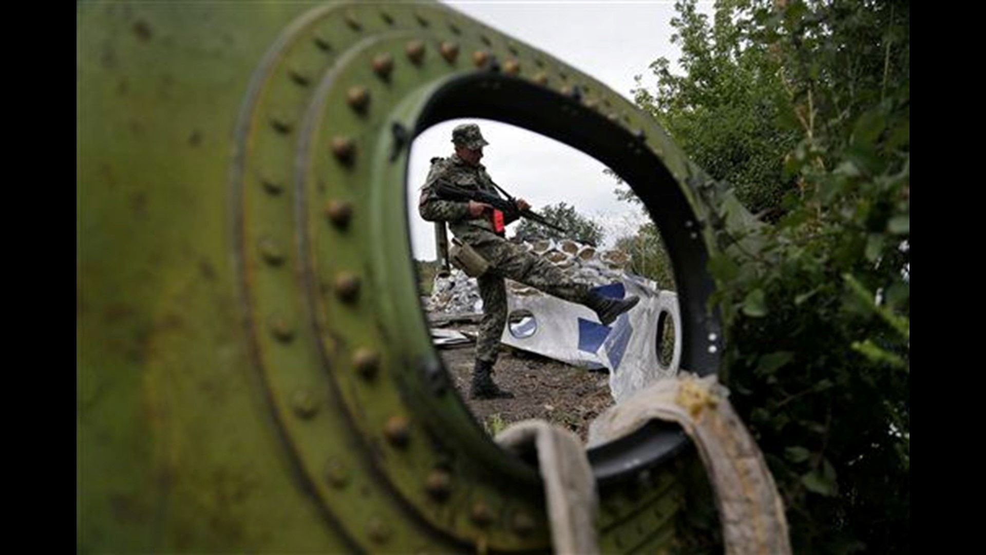 Report: Flight 17 likely downed by outside impacts | cbs8.com