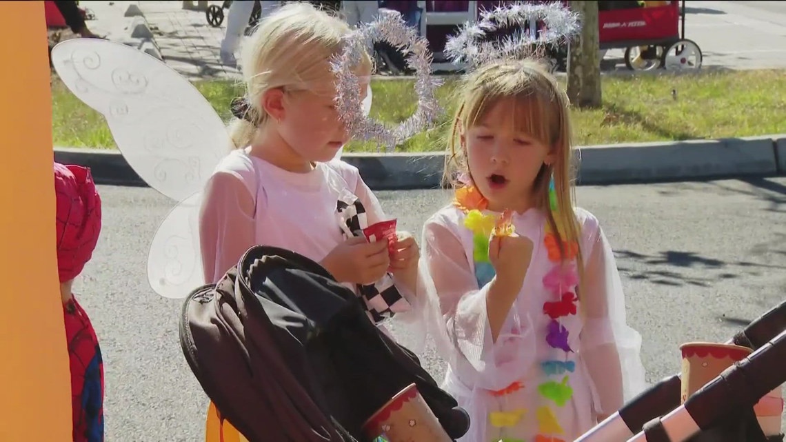 Sharp Chula Vista hosts 25th annual baby parade | cbs8.com