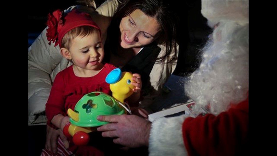 "Sandy Claus" delivers toys to storm-stricken kids | cbs8.com