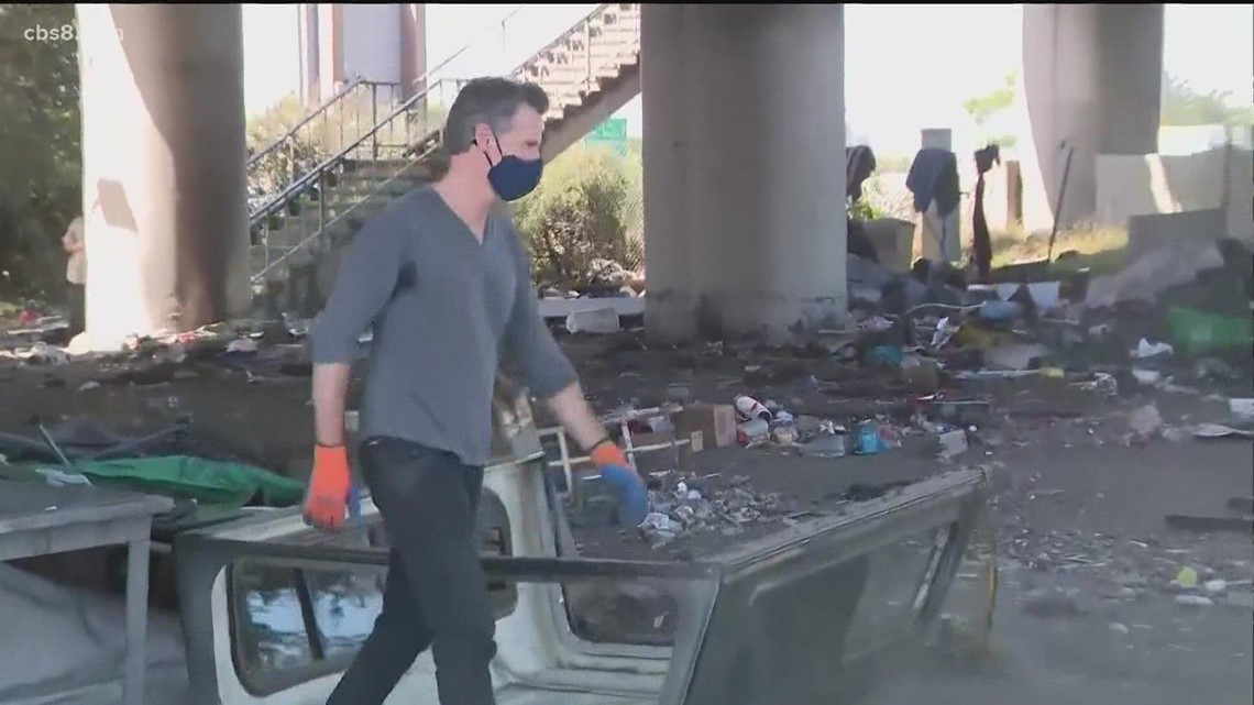 Longtime KUSI anchor David Davis dies in Texas crash | cbs8.com