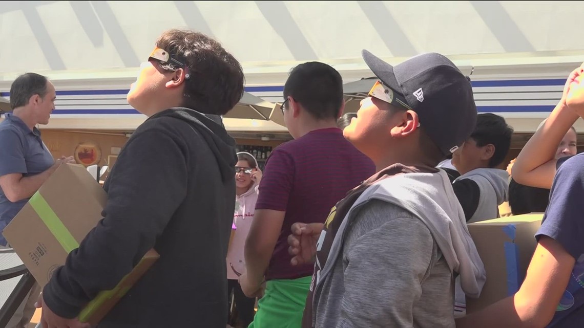 elementary students board cruise ship to learn about the eclipse | cbs8.com