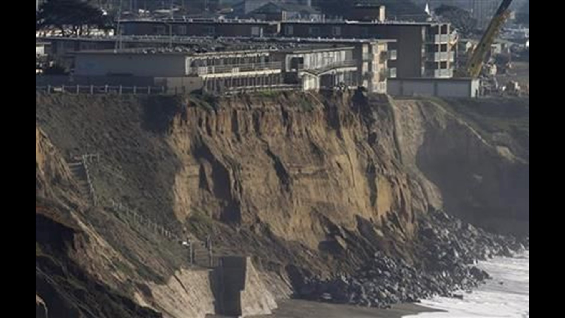 California residents live on the edge of crumbling cliffs | cbs8.com