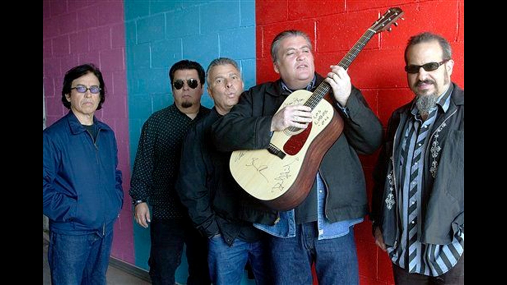 Chicano rock pioneers Los Lobos marking 40 years | cbs8.com