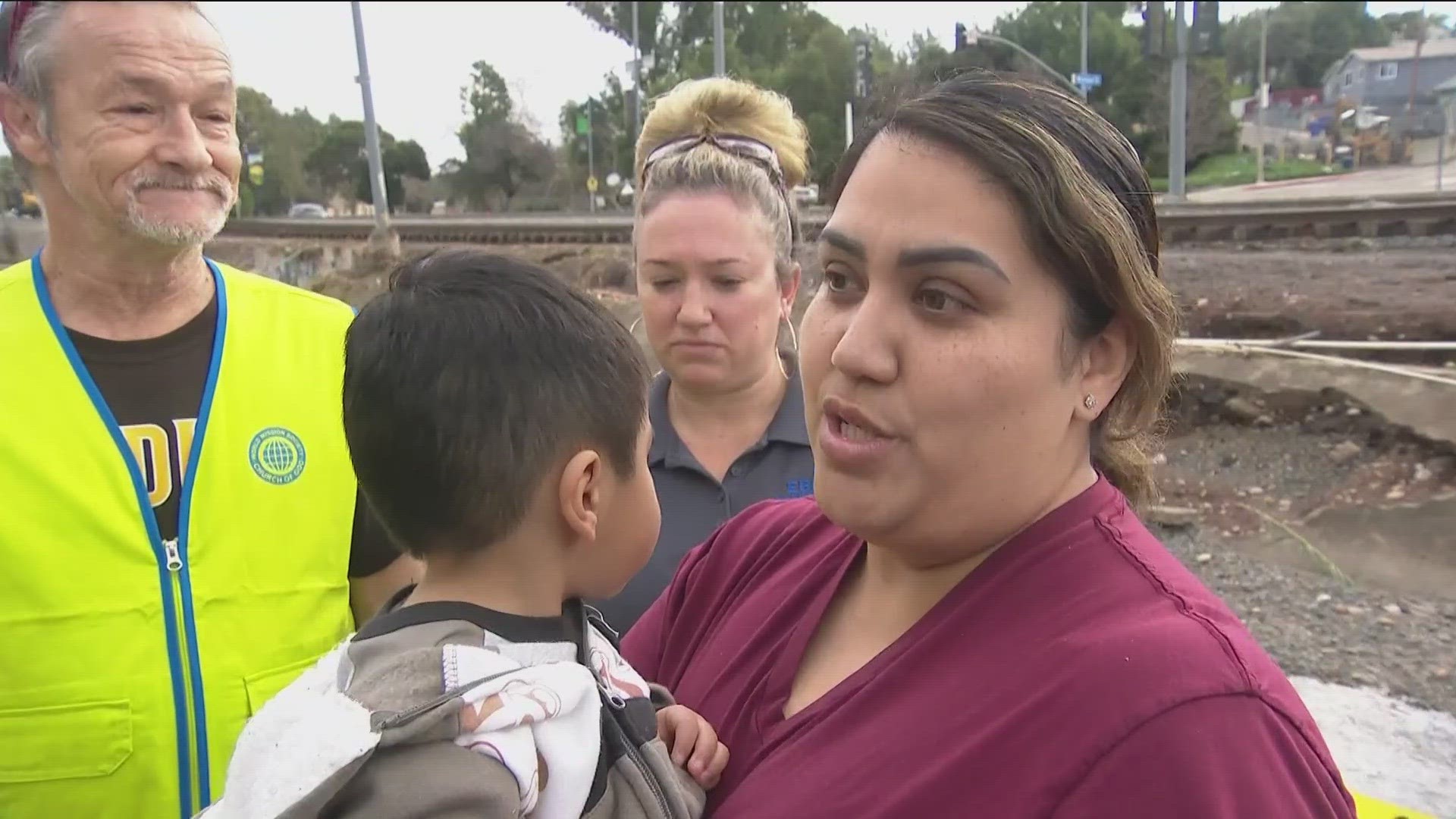 Man hailed as a hero for rescuing neighbors, animals in Encanto | cbs8.com