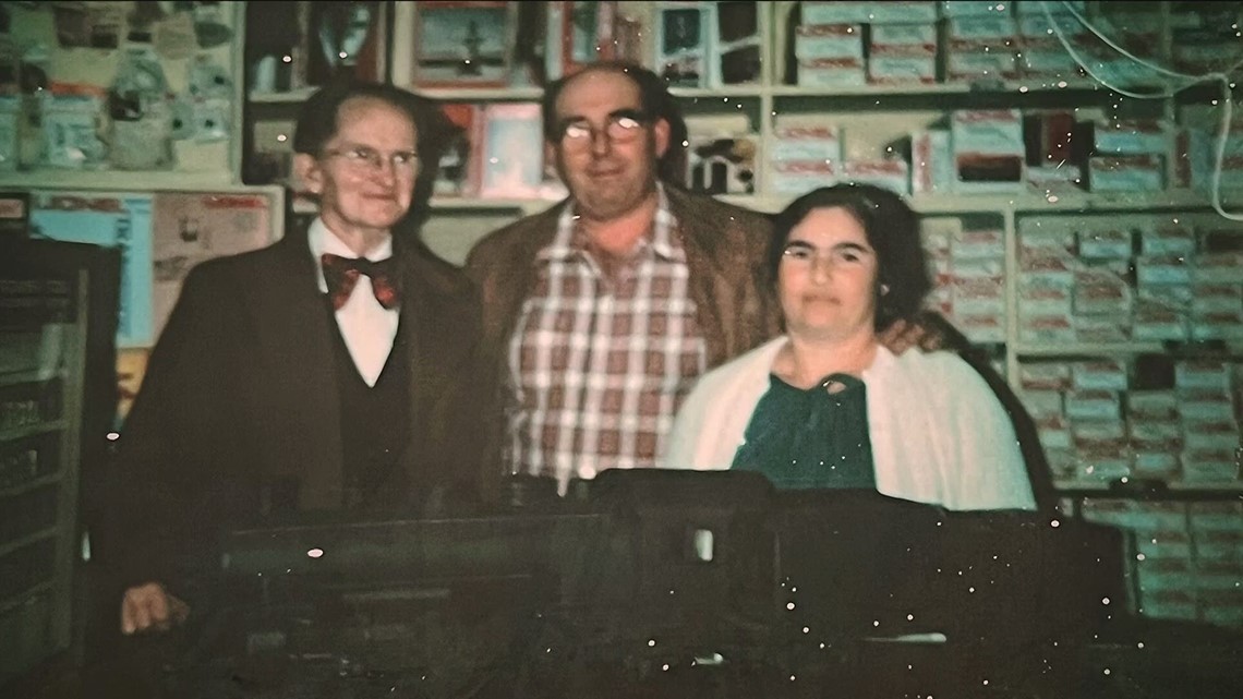 All Aboard! Frank the Train Man celebrates 80th Anniversary | cbs8.com