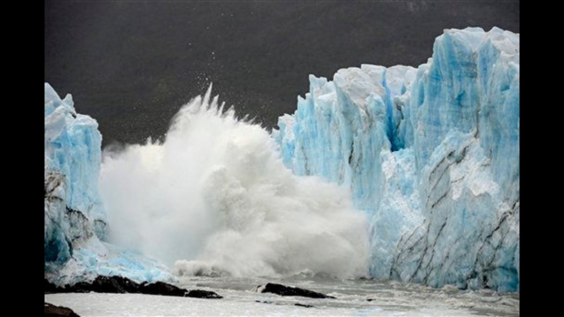 Tourists in Argentina watch massive glacier break apart | cbs8.com