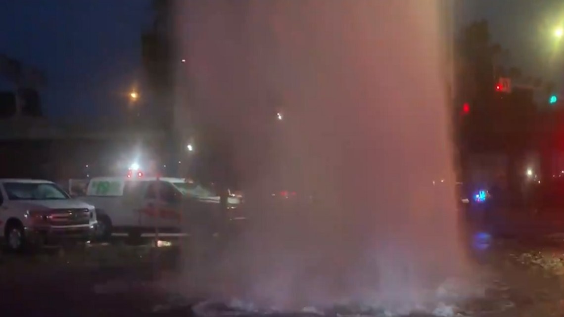 Damaged fire hydrant causes large geyser in National City | cbs8.com