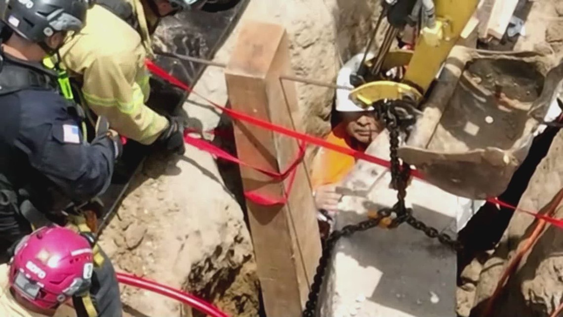 Construction worker trapped in trench in La Jolla | cbs8.com