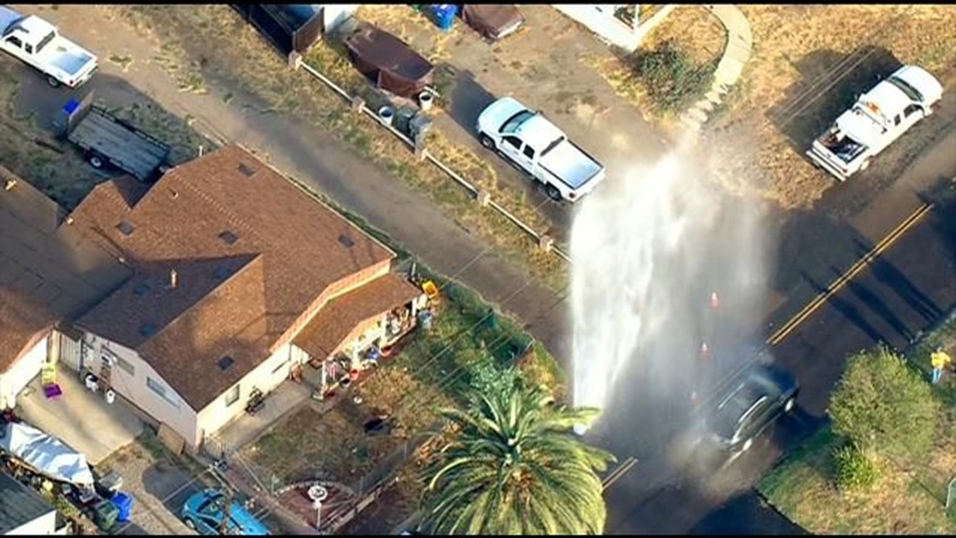 Broken water main spews geyser in Lakeside | cbs8.com