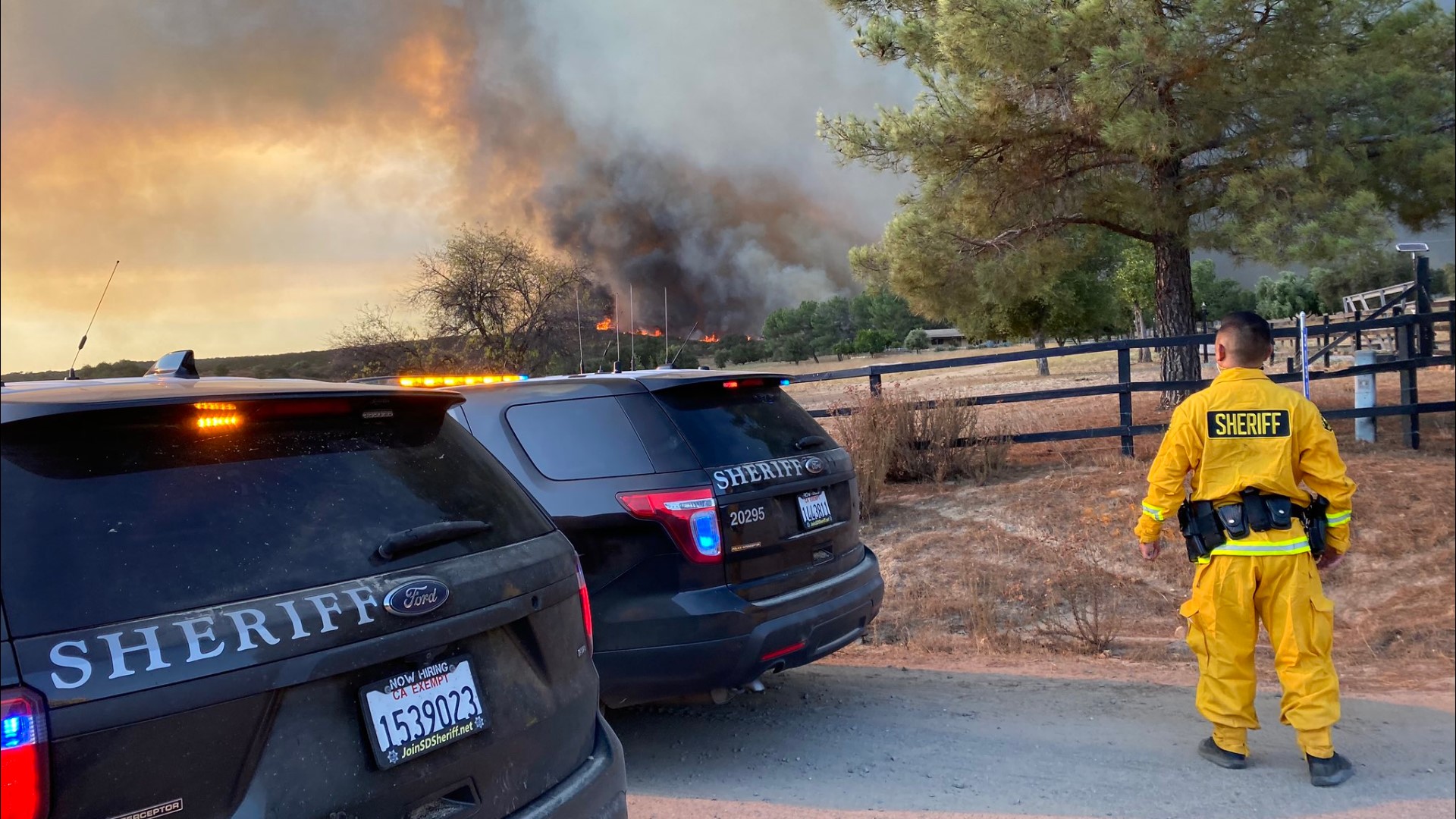 Valley Fire in east San Diego burns 17,000 acres, destroys homes | cbs8.com