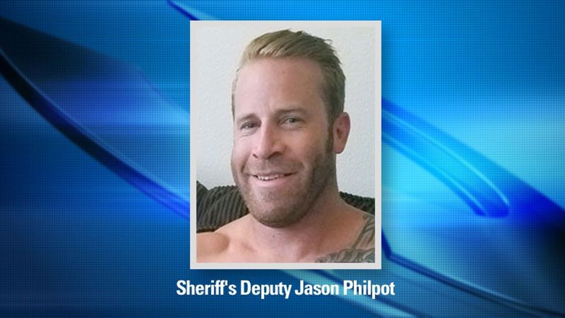 Manhunt for gunman after off-duty deputy, bystander shot downtown ...