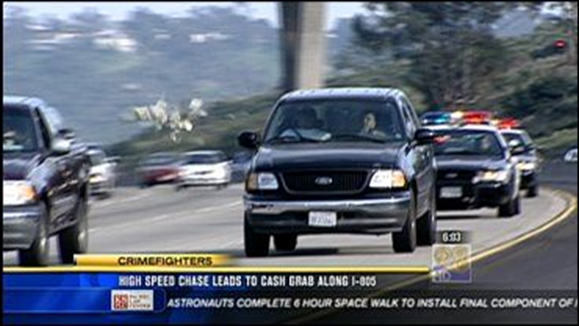 Suspects Toss Money On San Diego Freeway During Chase | cbs8.com