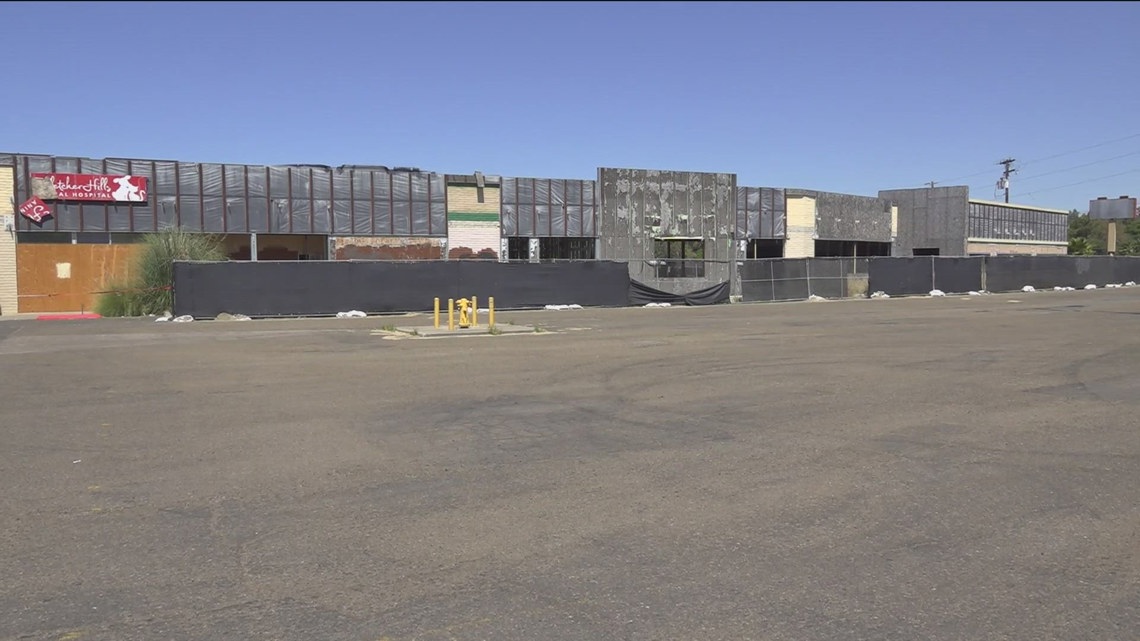 La Mesa building remains empty, vacant months later | cbs8.com