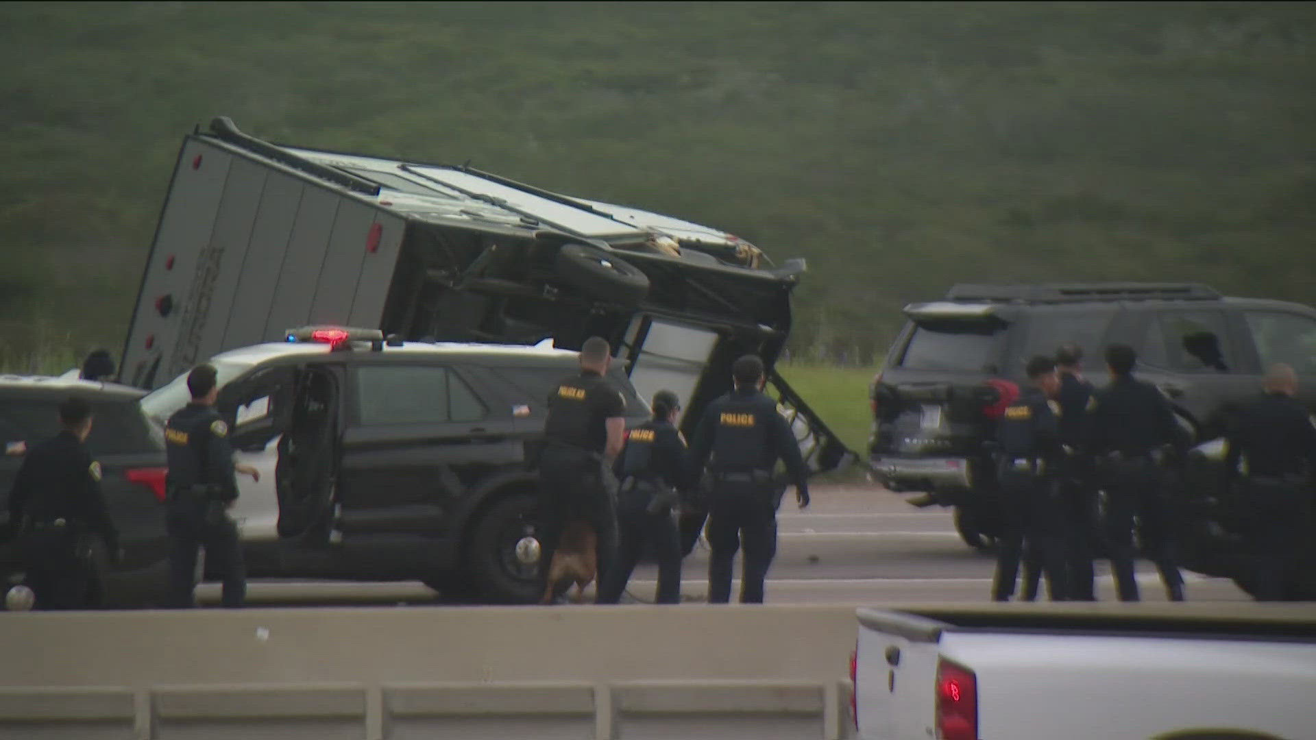 Stolen trailer flips during chaotic police chase across San Diego ...