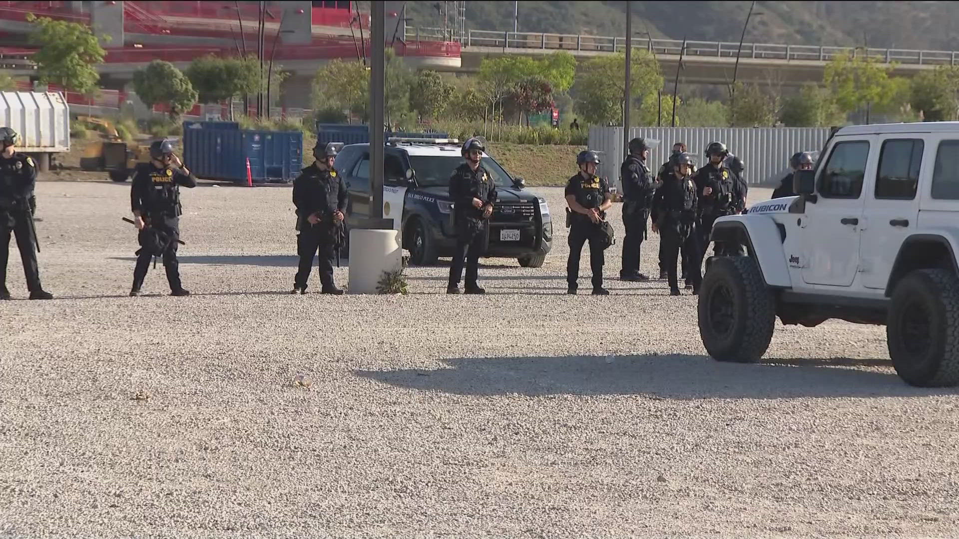 Brush fire, smoke, flames, evacuations, in Rancho Bernardo, San Diego ...