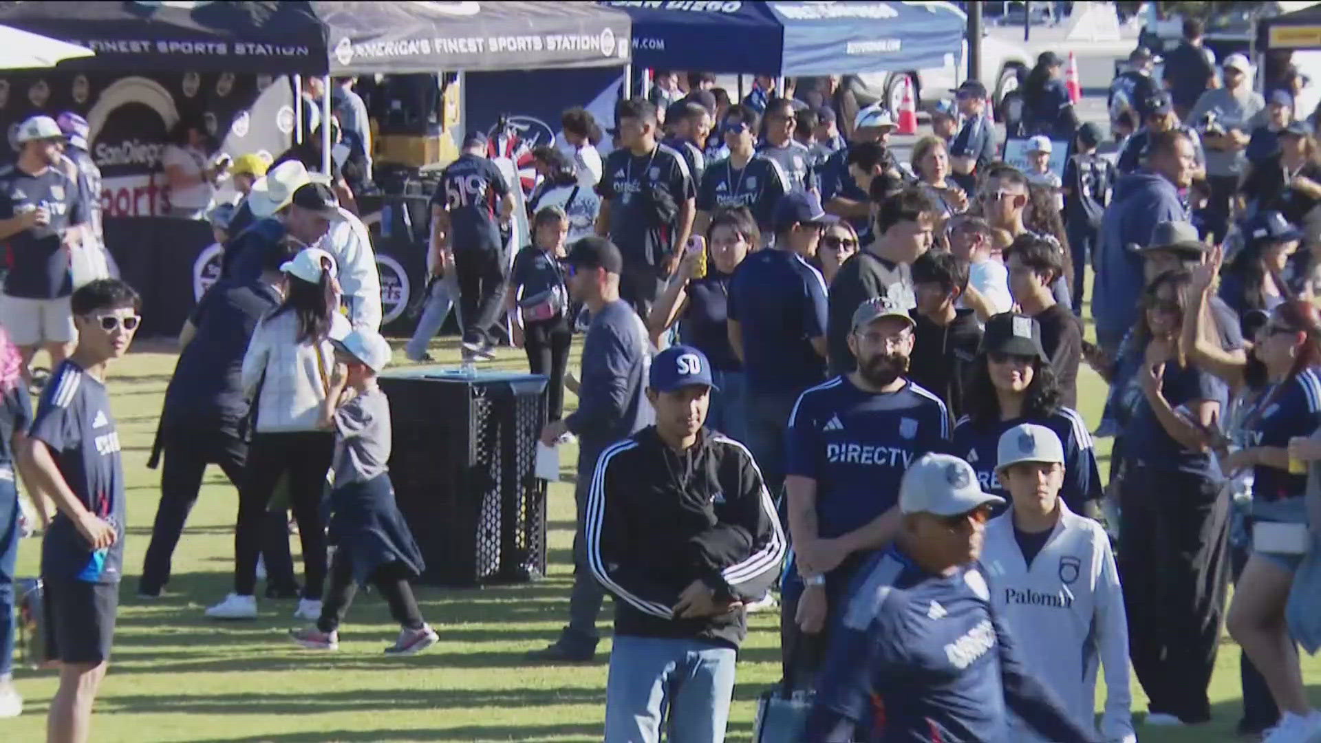 Fans pack Snapdragon Stadium ahead of San Diego FC's first-ever playoff ...