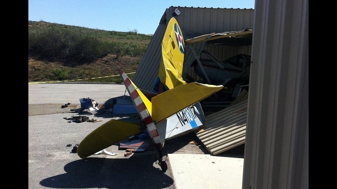 Plane crashes into airport hangar in Fallbrook,1 injured | cbs8.com