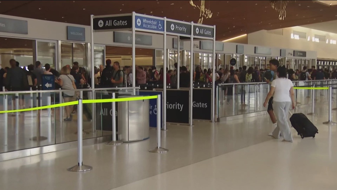 Long lines continue at San Diego International Airport as the DHS bill ...