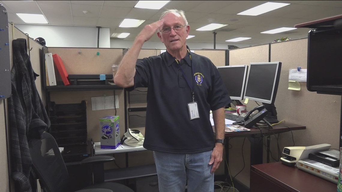 San Diego Police volunteer retires after 27 years of service | cbs8.com