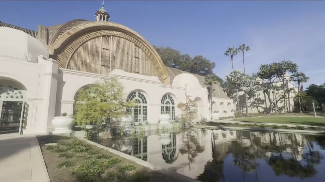 Botanic building has its grand reopening during 'December Nights ...