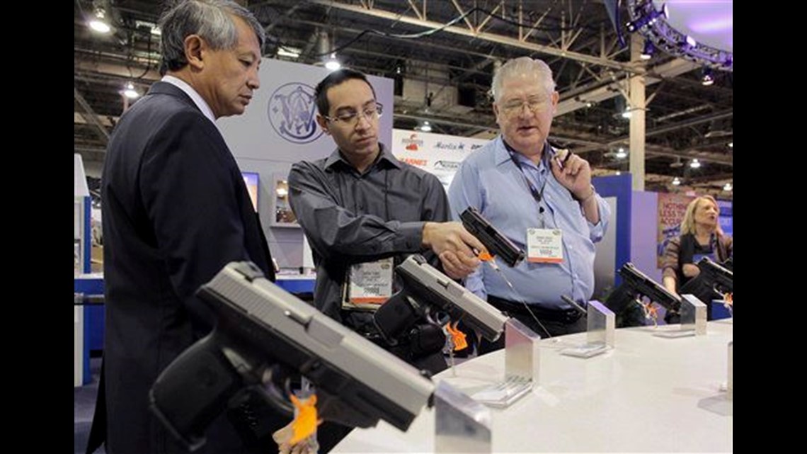 Gun show opens in Vegas, amid gun control debate | cbs8.com